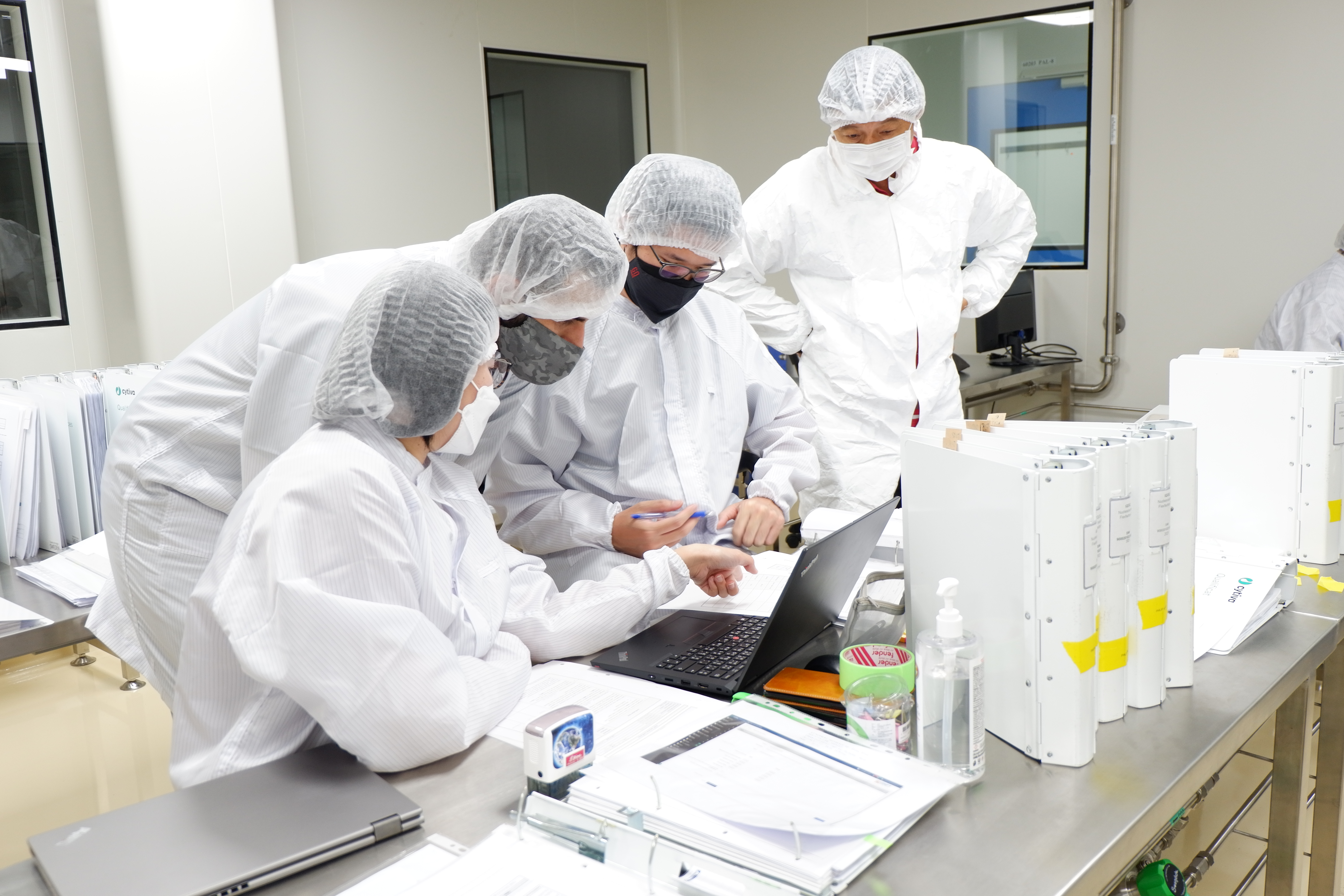 Cell therapy manufacturing platform installed with teamwork | Cytiva